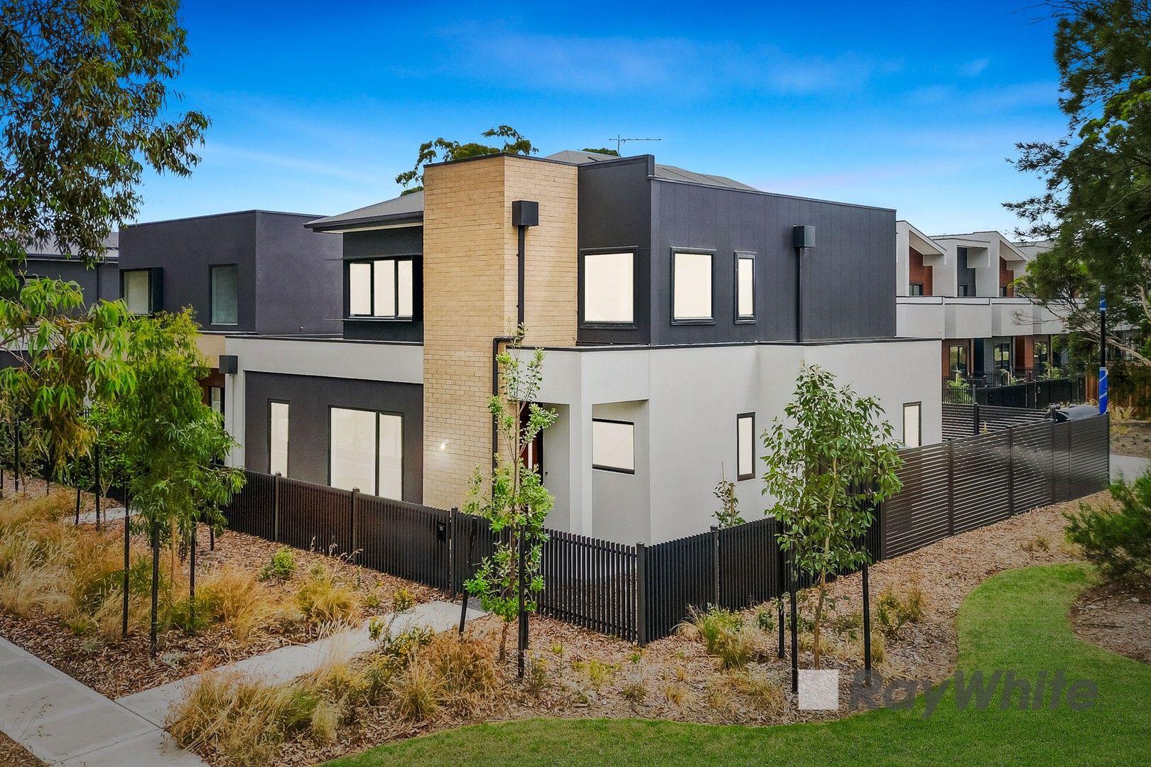 10 Drummond Circuit, Springvale South VIC 3172 | Domain