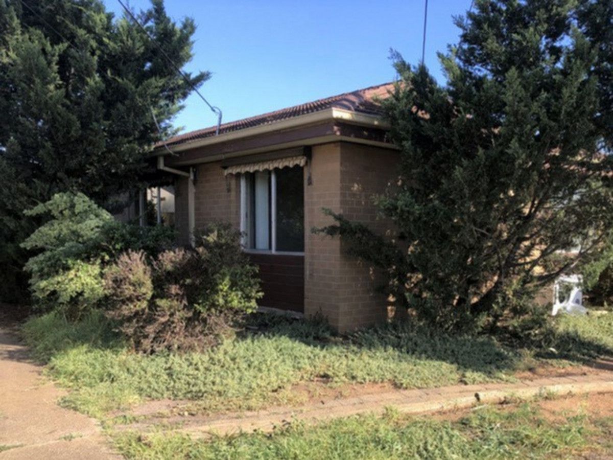 27 Parrakeet Road, Werribee | Property History & Address Research | Domain