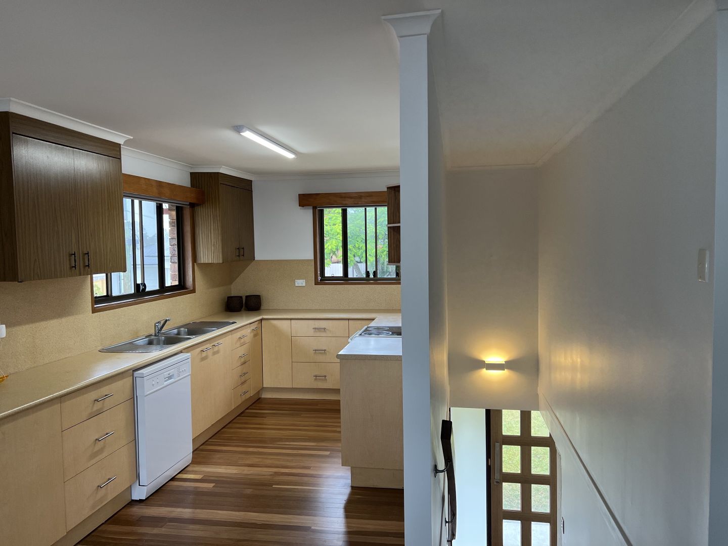 10 Laura, Cleveland QLD 4163 - House For Rent - $725 | Domain
