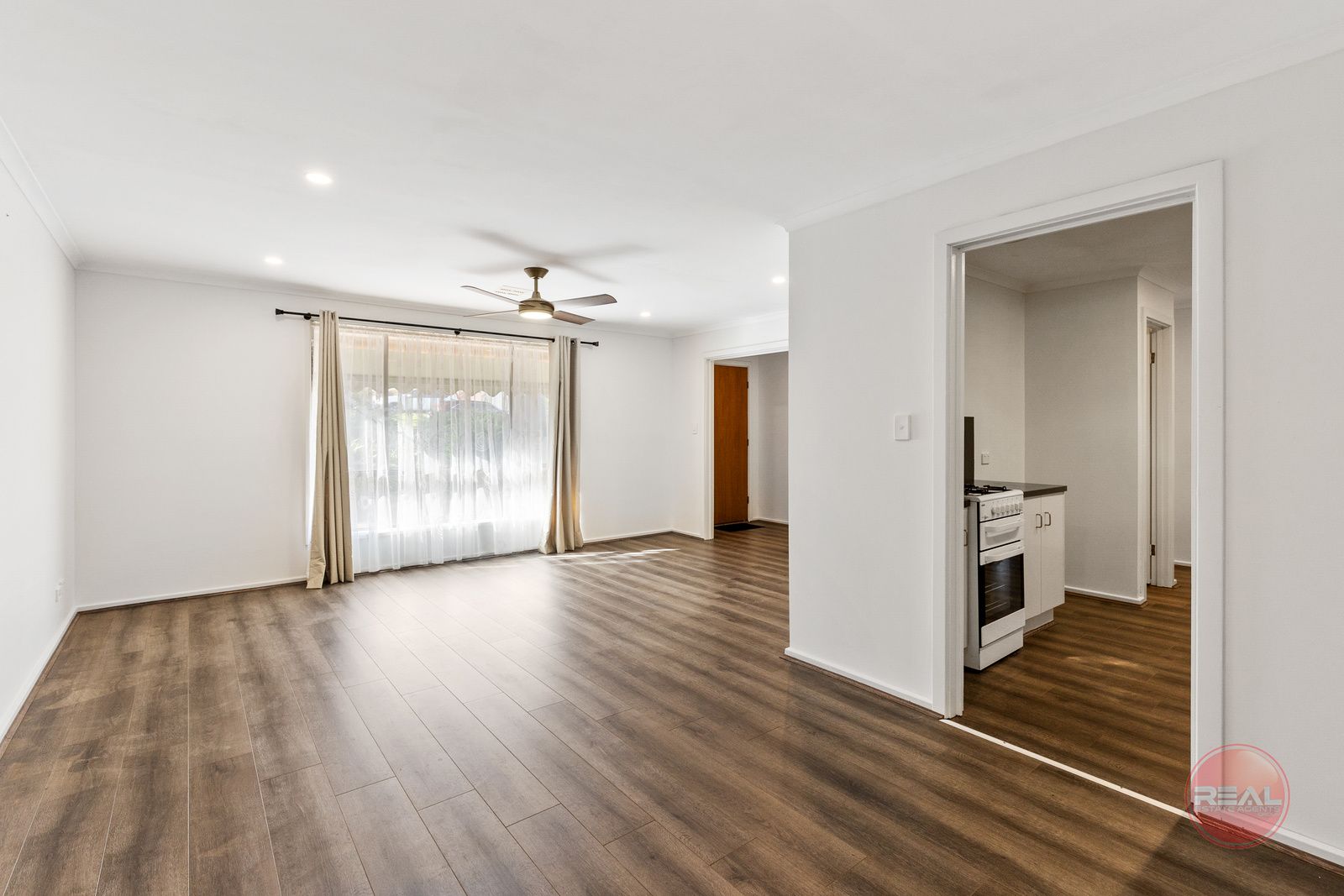 14 Queens Way, Woodcroft SA 5162 - House For Rent - $550 | Domain