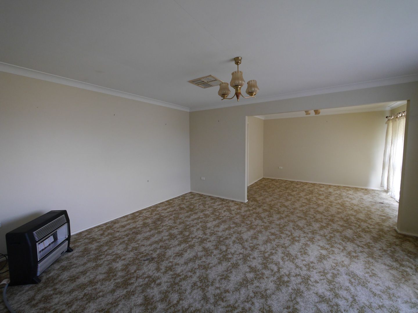 37 Hanna Street, Cowra NSW 2794 - House For Rent - $320 | Domain