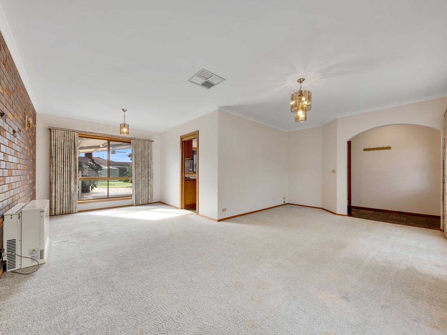 8 Martin Place, Wangaratta VIC 3677 - House For Rent | Domain